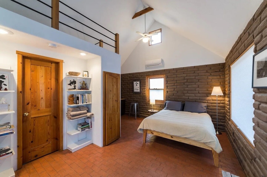 Secluded Adobe Casita-right Behind Balloon Fiesta Park - Corrales, NM