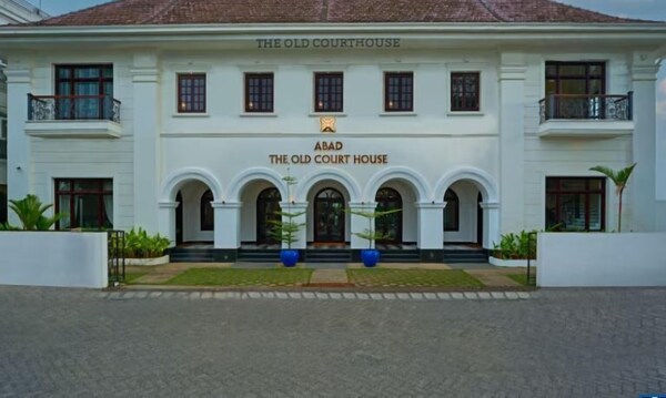 The Old Court House By Abad - Kochi
