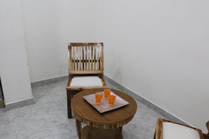 Quarto superior | Área de estar | TV de tela plana 40 cm com canais a cabo