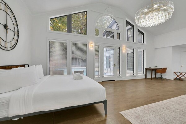 Luxury 7br Buckhead Oasis W Pool Gameroom Firepit - Atlanta, GA