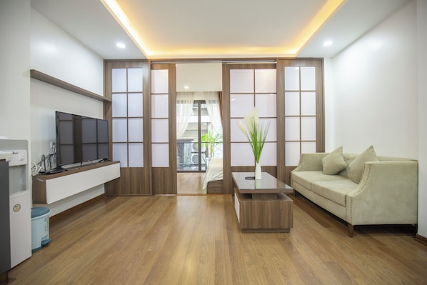 Apartamento Standard, Vista para a cidade | Roupa de alta qualidade, camas de colchão pillowtop, cofre no quarto