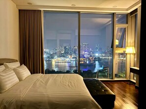 Apartamento Deluxe, 3 quartos, Vista para a cidade | Vista do quarto