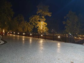 Fachada do alojamento (tarde/noite)