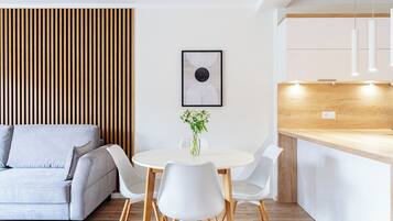 Apartamento (13/17) | Sala de estar | Smart TV de 42 polegadas com canais por cabo