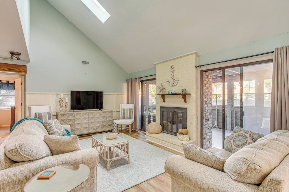 Cozy North Myrtle Beach Home: 1/2 Mi To Ocean! - North Myrtle Beach, SC