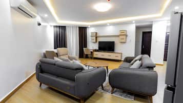 Quarto casal luxo, sacada | Roupas de cama premium, camas com colchões pillow-top