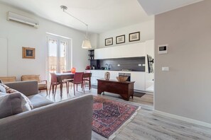 Apartamento | 2 quartos, secretária, internet de alta velocidade 