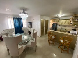 Apartamento, 3 quartos, varanda, vista para o jardim | Interior