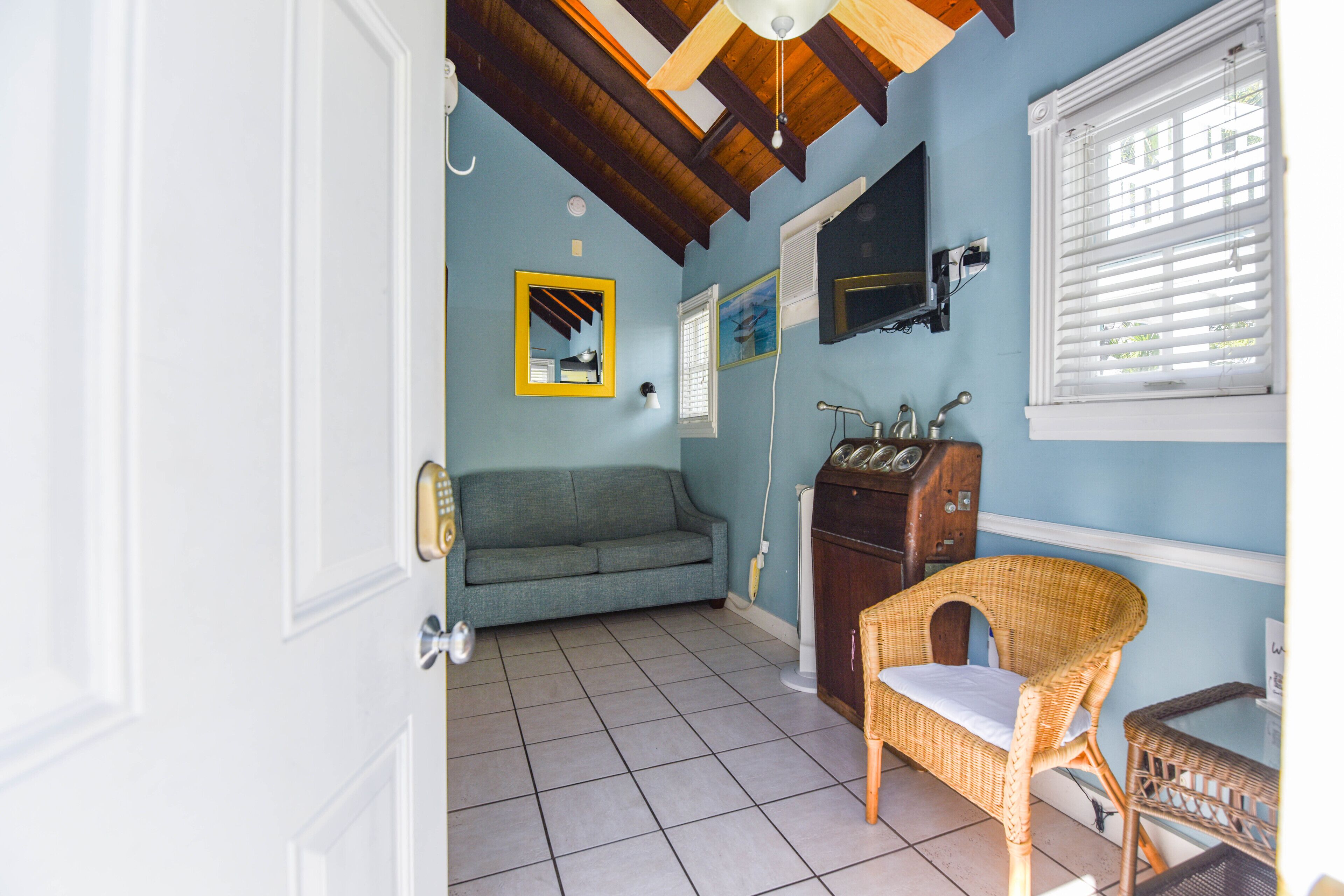 Claude Monet Suite | Cozy Studio With Pool & Patio - Key West, FL
