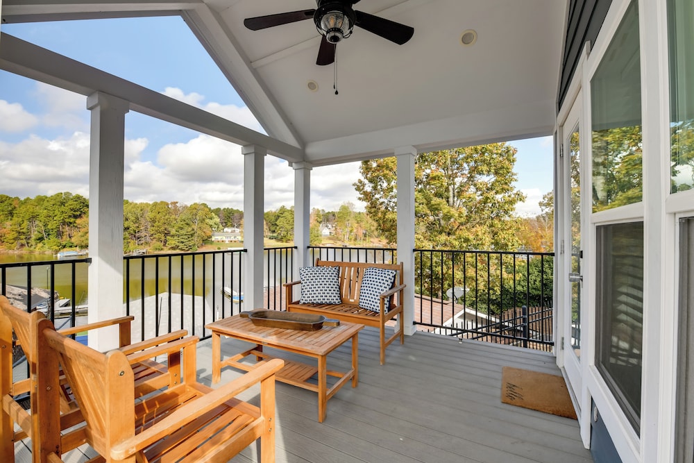 Lake Norman Home W/ Pool Access & Water Views! - Denver, NC