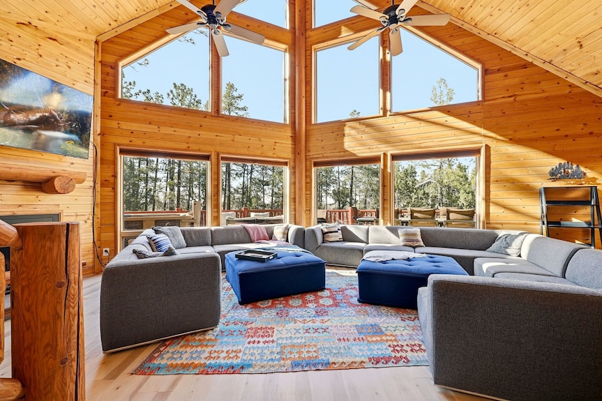 Private Family Cabin + Hot Tub + Loft + Sleeps 30 + Steps From Woodland Lake! - Arizona