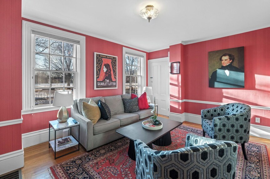 Spacious 1br On Salem Common L Steps To Downtown L Fenced In Yard + Parking - Salem