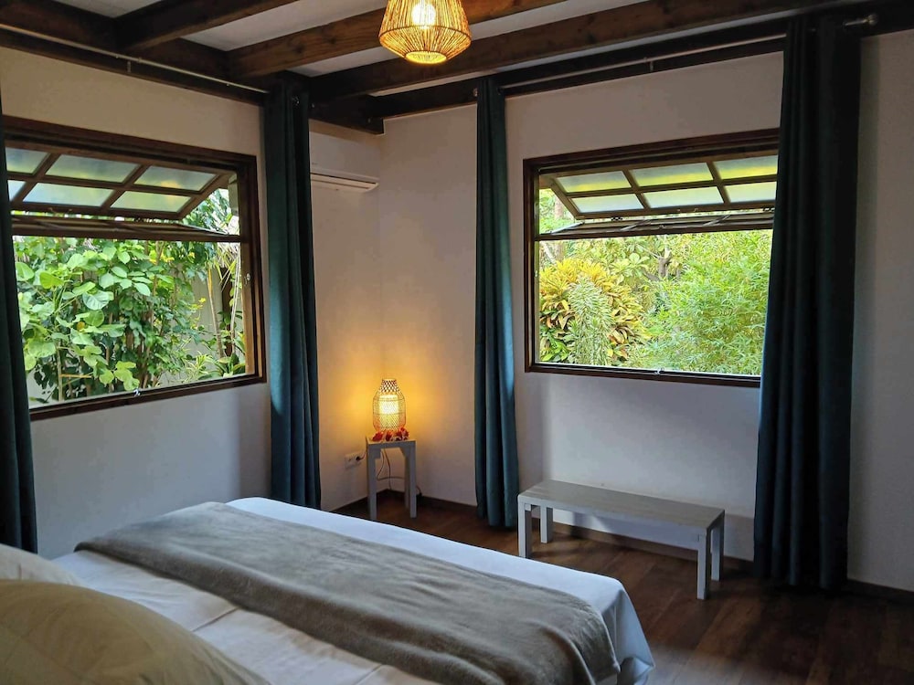 Fare Miki Miki- private beach - Paea | Vrbo