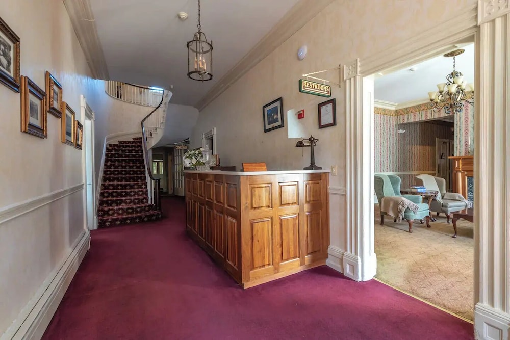 Concord Coach - Big Tree Inn Reviews, Deals & Photos 2025 - Vrbo