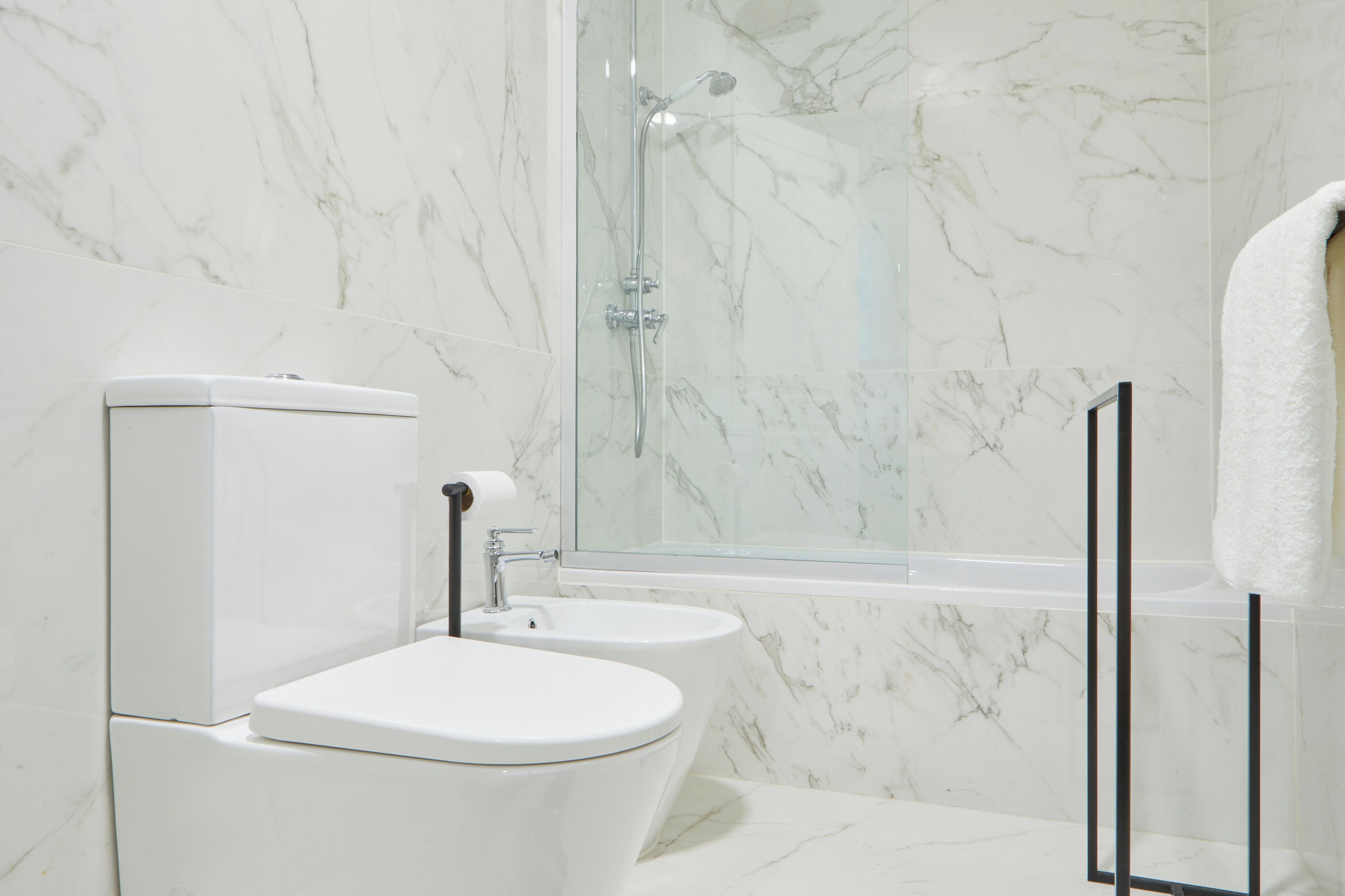 Apartamento | Banheiro | Secador de cabelo, toalhas de banho, sabonete, shampoo