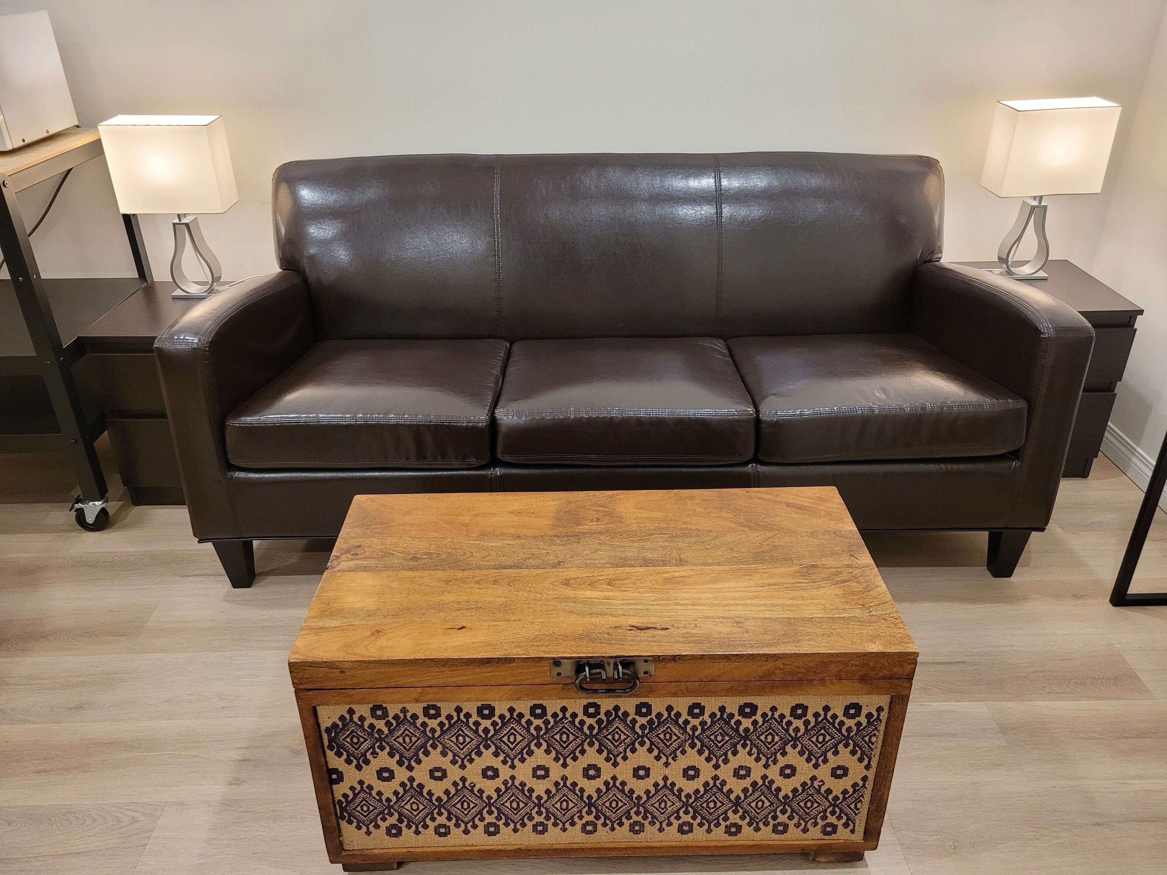 Cozy Basement Unit Near Restaurants, Bars, Stores, Bus Stations, And Hospital. - Calgary