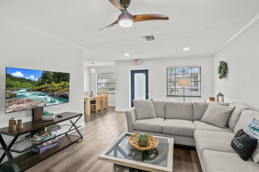 Spacious Multi-unit 8-bedroom House With Ac And Wifi In Delightful Vero Beach - Vero Beach, FL