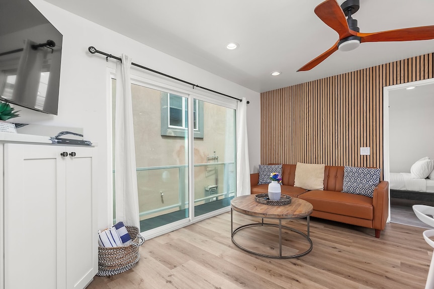 2-bedroom Coastal Gem, Just Steps To The Sand - San Diego, CA