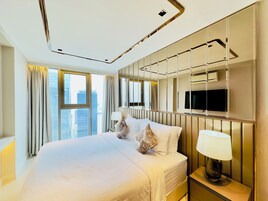 Sapphire Room | Sala de estar | Televisor de ecrã plano de 55 polegadas com canais por cabo