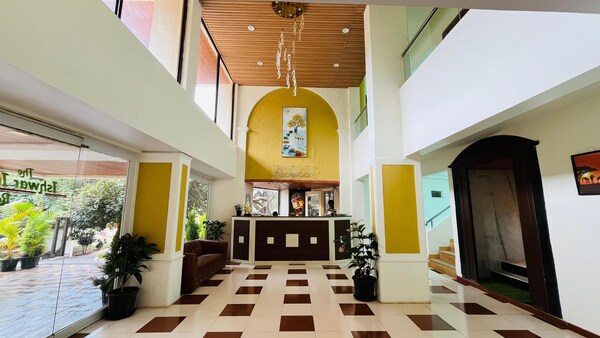 Nature Forest View Resort - Mahabaleshwar