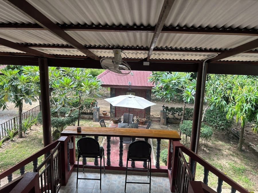 Casa clássico, sacada, vista para o jardim | Terraço/pátio