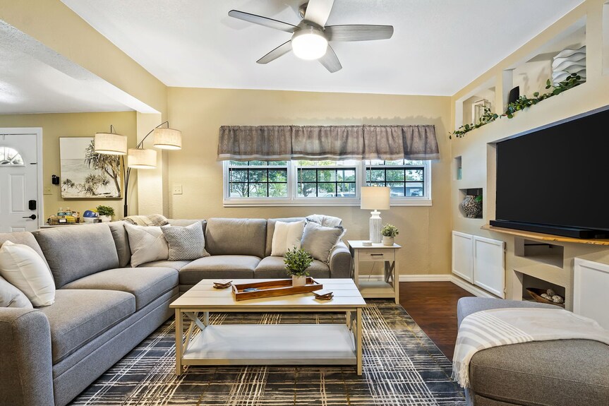 7 Min To Beach ~ Pool, Bbq & Games Getaway - Madeira Beach, FL