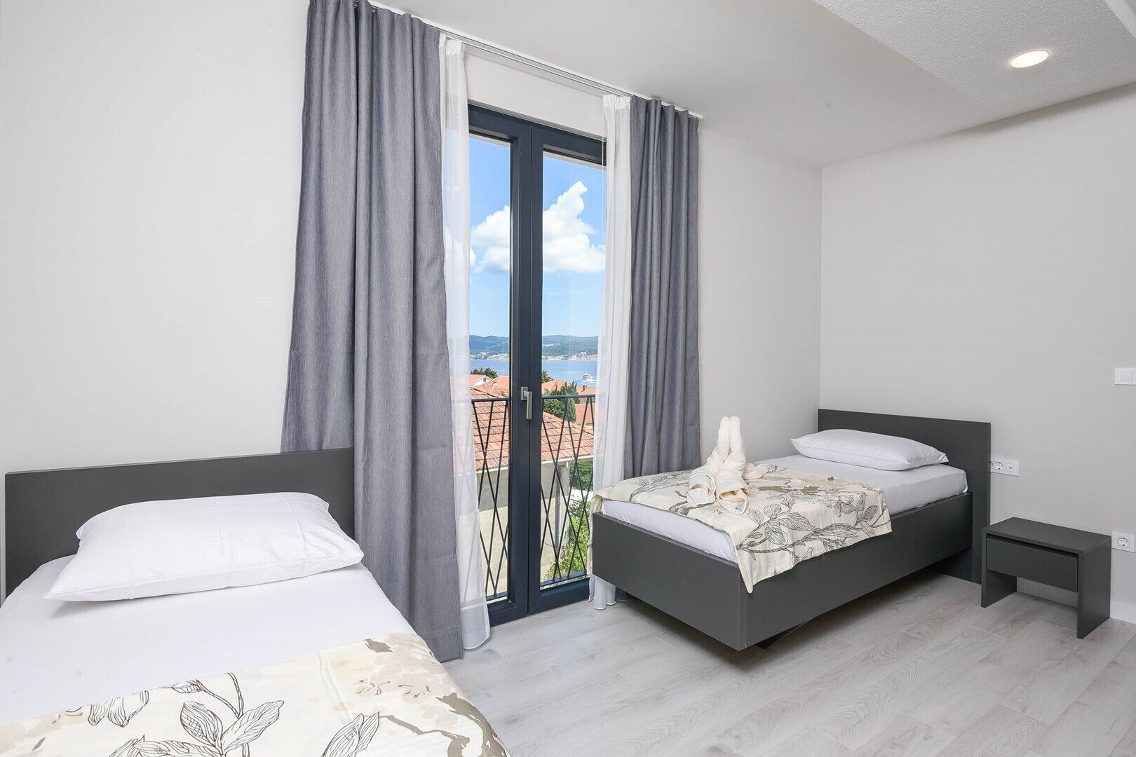 2-bedroom Holiday Apartment With Pool And Sea-view! - Trpanj