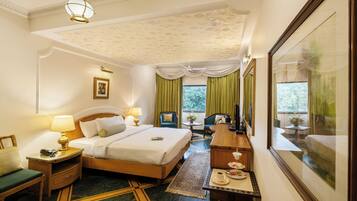 Suite-Estúdio de Luxo | Secretária, secretária adequada para computadores portáteis