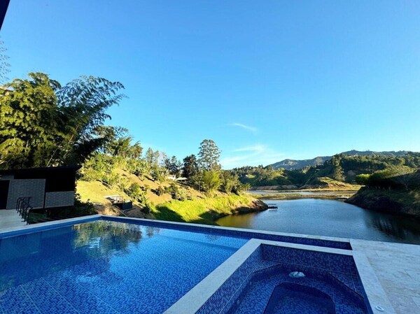 Rooca Guatape - El Peñol