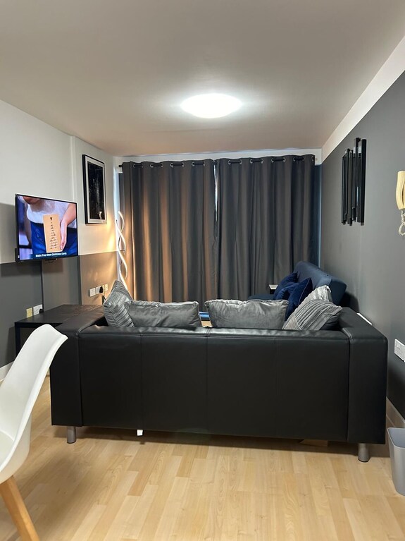Modern 2-bedroom Apartment Level Access Central Walk To Station Festival Place & The Avil Theatre - Basingstoke