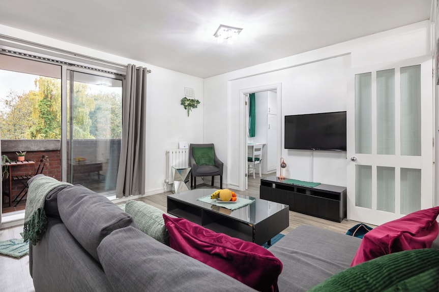 ' Kensington Air Conditioned One Bed Apartment ' - Hampton