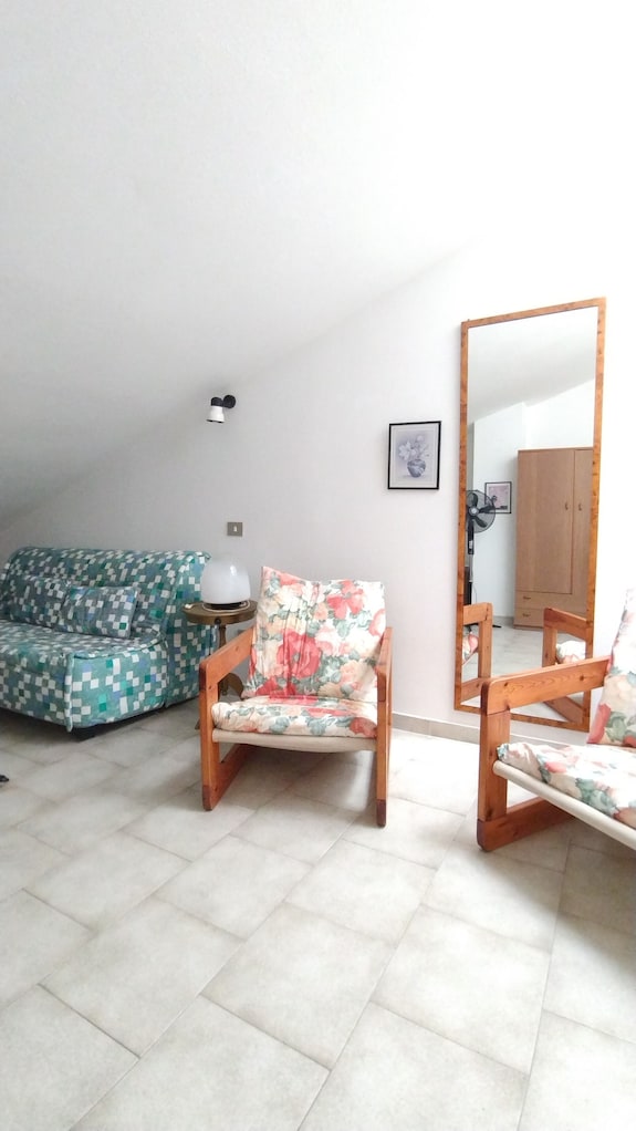Spartan Apartment - A Stone's Throw From The Sea - Calasetta