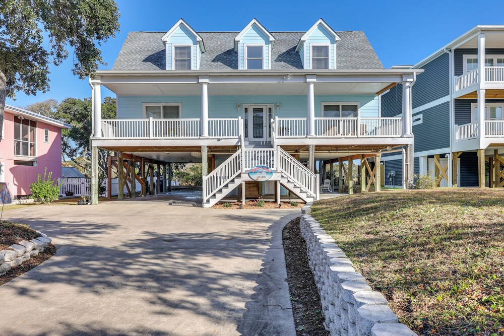 Waterfront Oak Island Home W/ Dock - Oak Island, NC