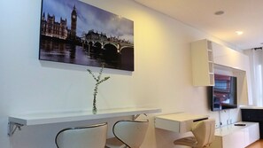 Suíte estúdio | Escrivaninha, espaço de trabalho para notebook, cortinas blackout