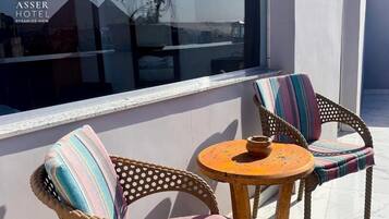 Quarto Duplo ou Twin Deluxe, vista para a montanha | Terraço/pátio interior