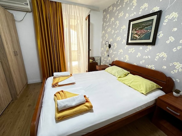 Central Hotel - Budva