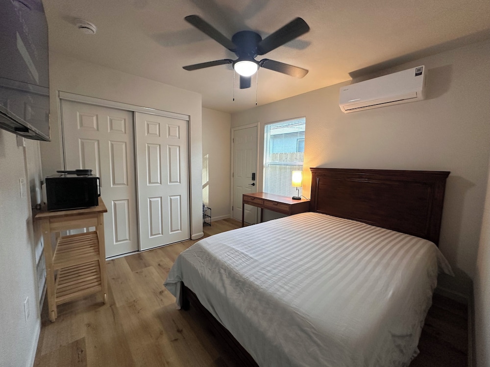 Charming 1-bedroom room in lovely Modesto with AC, WiFi with private ...