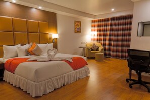 Quarto casal ou duplo premium, vista para a cidade | Camas com colchões de espuma com sistema de memória, frigobar