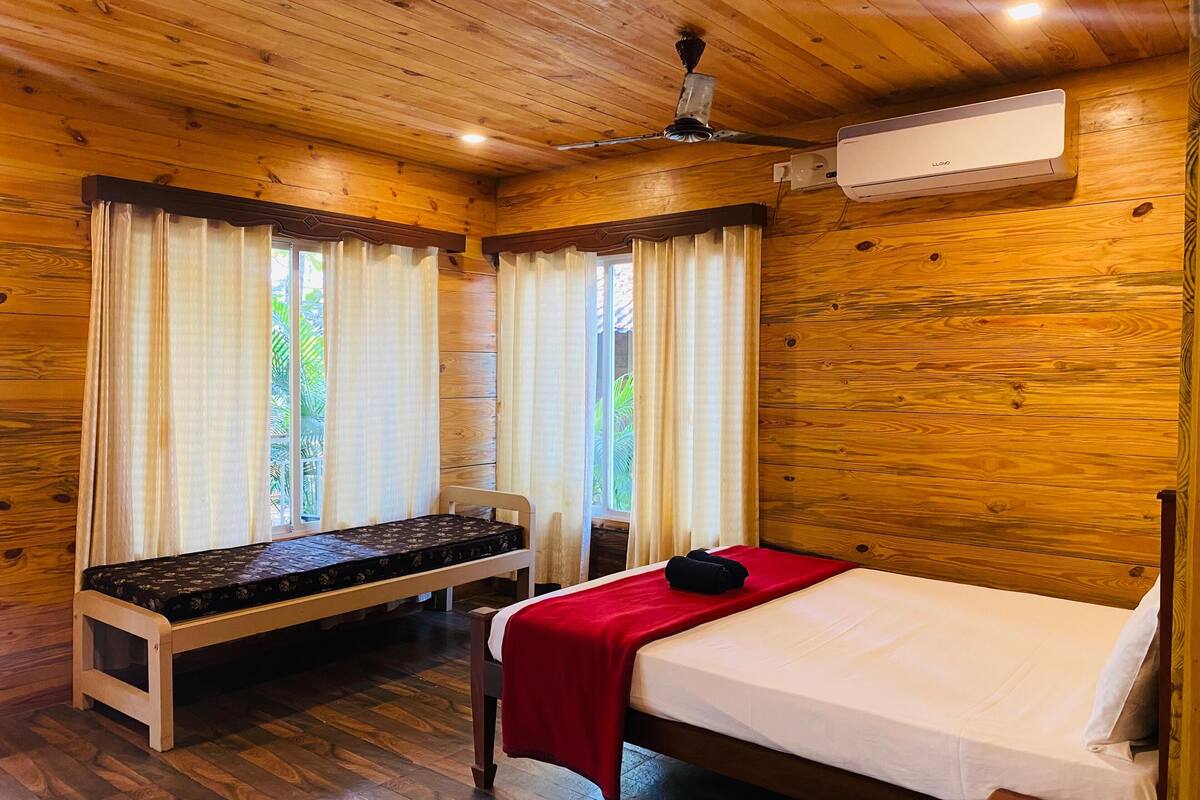 Cabana de Madeira Deluxe, vista para o jardim | 1 quarto, quartos insonorizados, Wi-fi grátis