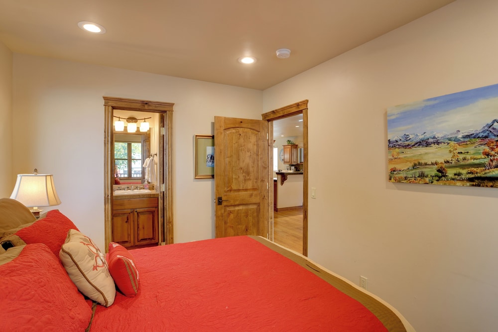 Patio & Mountain Views: Central Ouray Getaway! - Ouray, CO