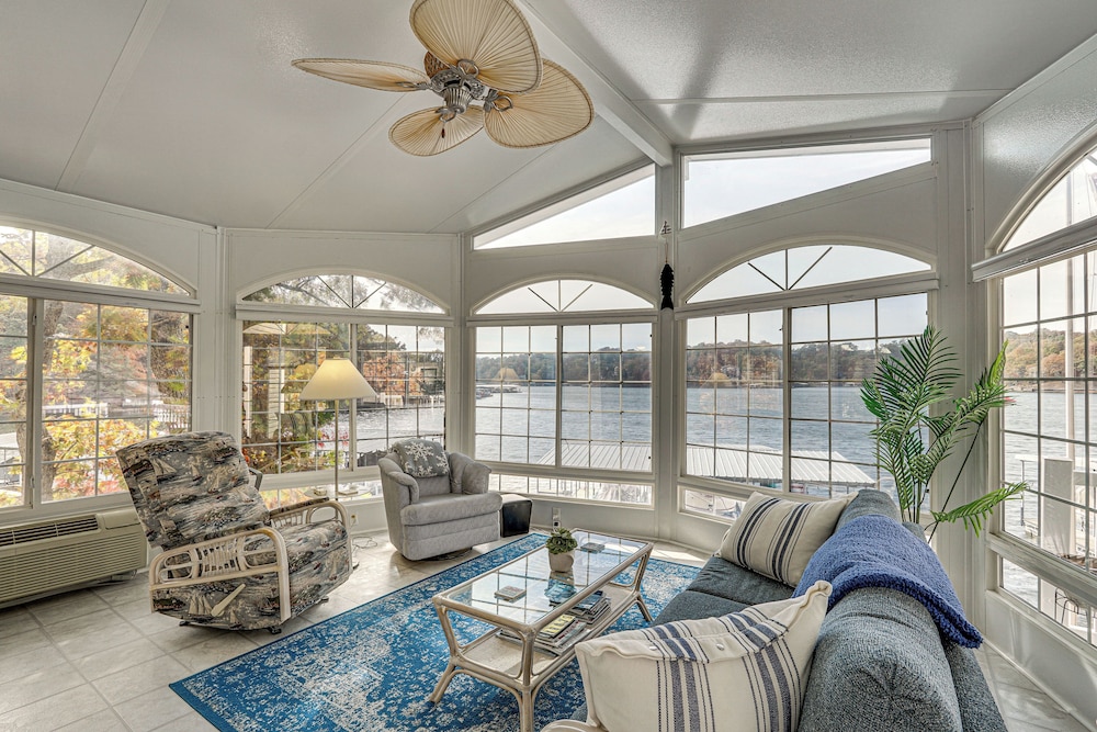 Dock & Kayaks: Lake Ozark Family Retreat - Lake Ozark, MO