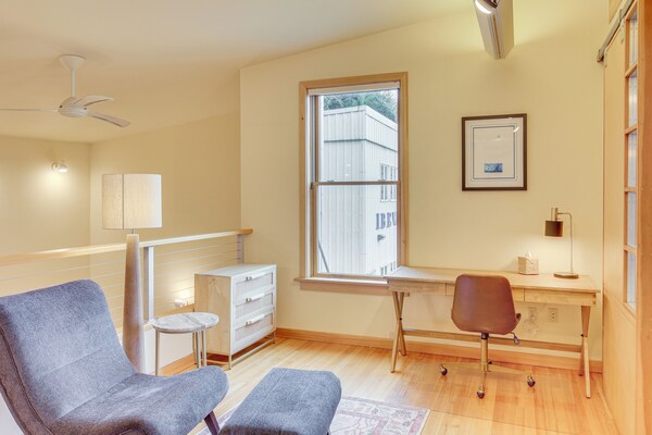 Custom Harborside Loft In The Heart Of Ketchikan - Ketchikan, AK