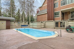 Apartamento em Condomínio Fechado, 2 quartos | Piscina