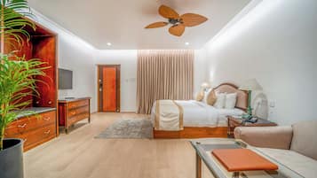 Quarto com design assinado | Escrivaninha, ferros/tábuas de passar roupa, Wi-Fi de cortesia