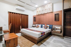 Quarto Duplo Deluxe, varanda, Vista para a cidade | Quartos insonorizados, Wi-fi grátis, roupa de cama fornecida 