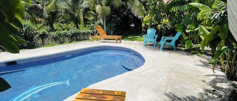 Piscina exterior, da(s) 8:00 à(s) 21:00, espreguiçadeiras