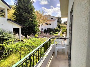 Quarto Twin Económico, varanda, vista para o jardim | Terraço/pátio interior