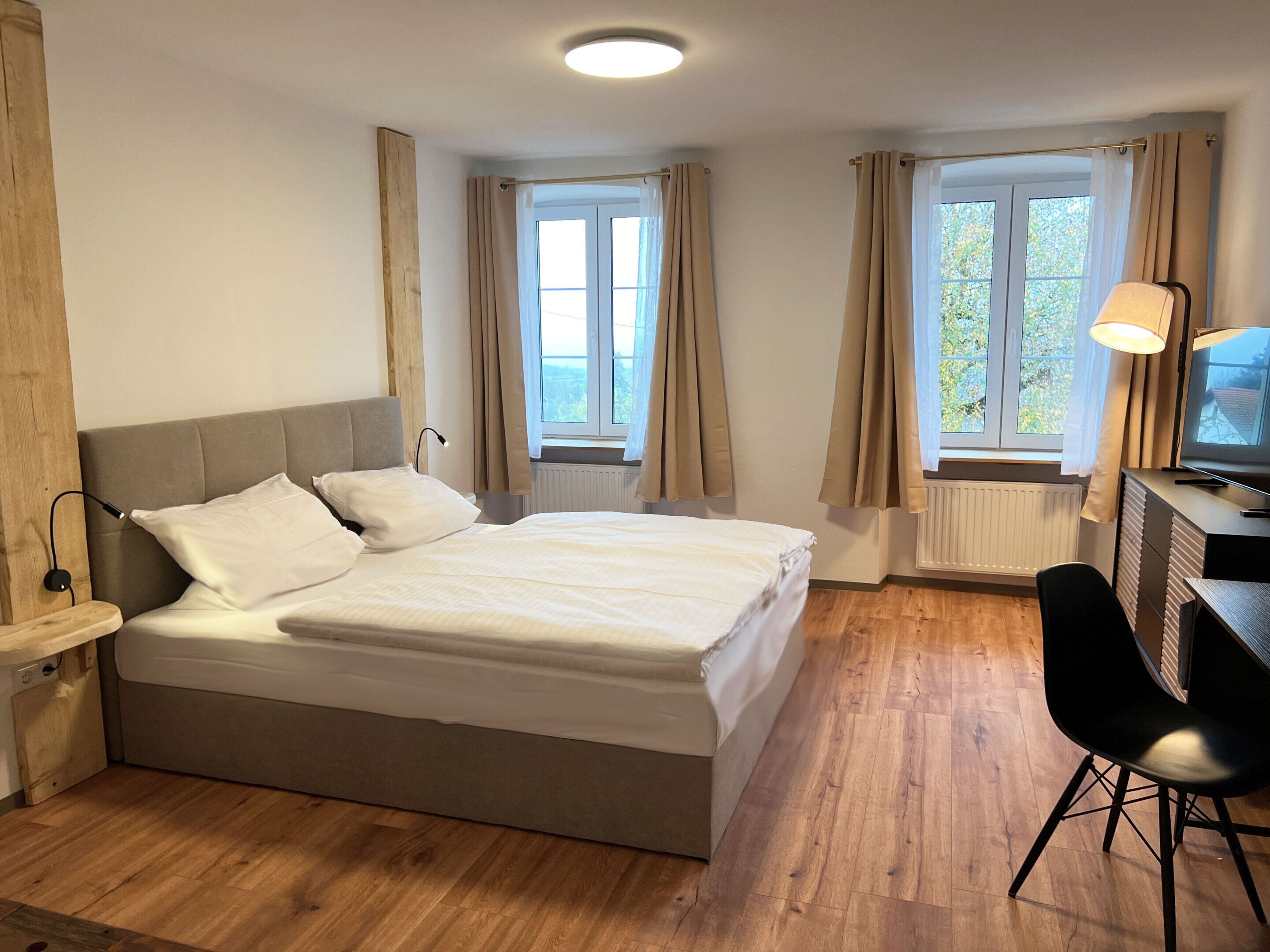 Quarto Duplo Standard, casa de banho privativa (Doppelzimmer Komfort) | Secretária adequada para computadores portáteis 