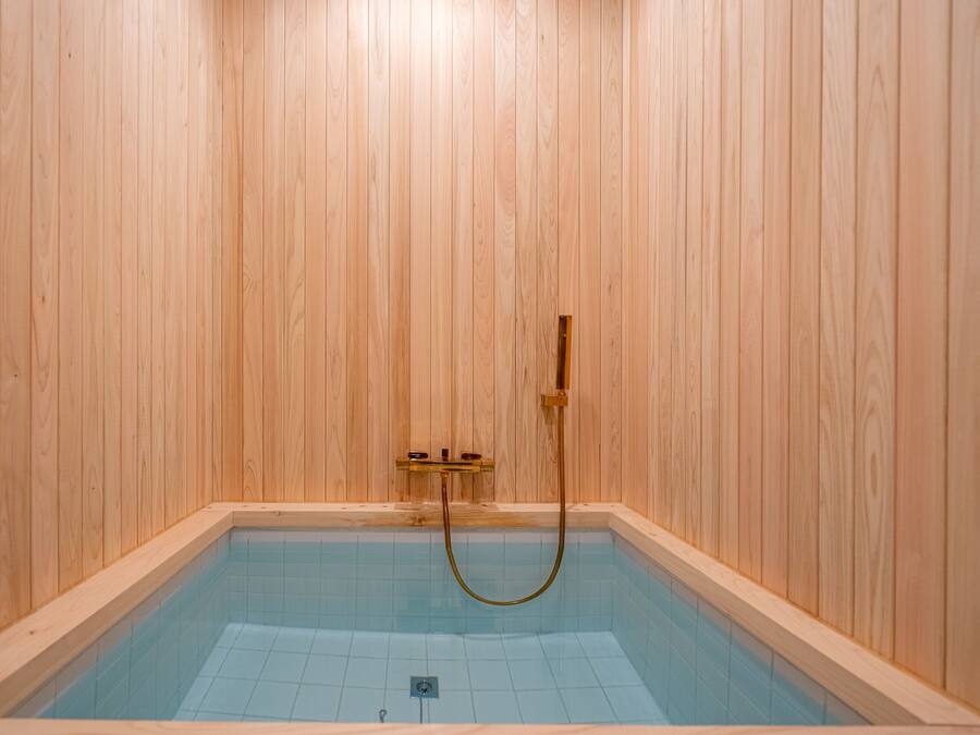 Quarto Duplo Signature, Vista para a cidade | Casa de banho | Um polibã, um secador de cabelo, toalhas fornecidas, sabão