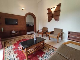 Apartamento superior | Área de estar | TV LED 42 polegadas com canais digitais